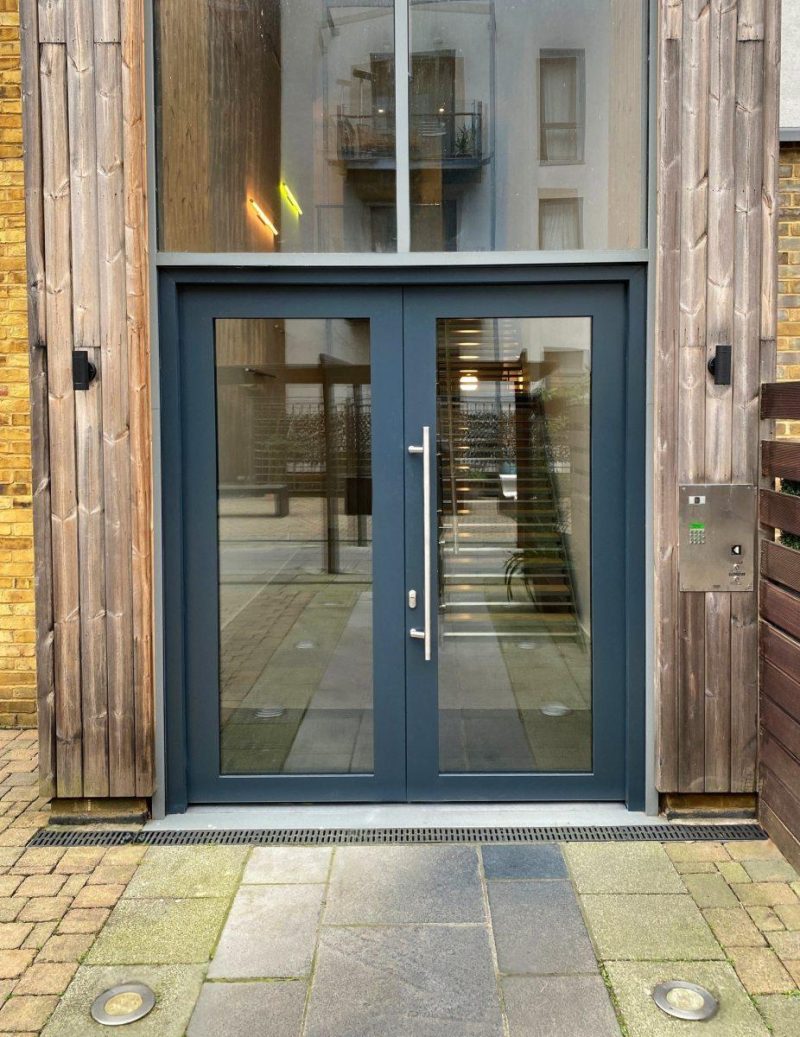 Yvon house security communal door - Secure House